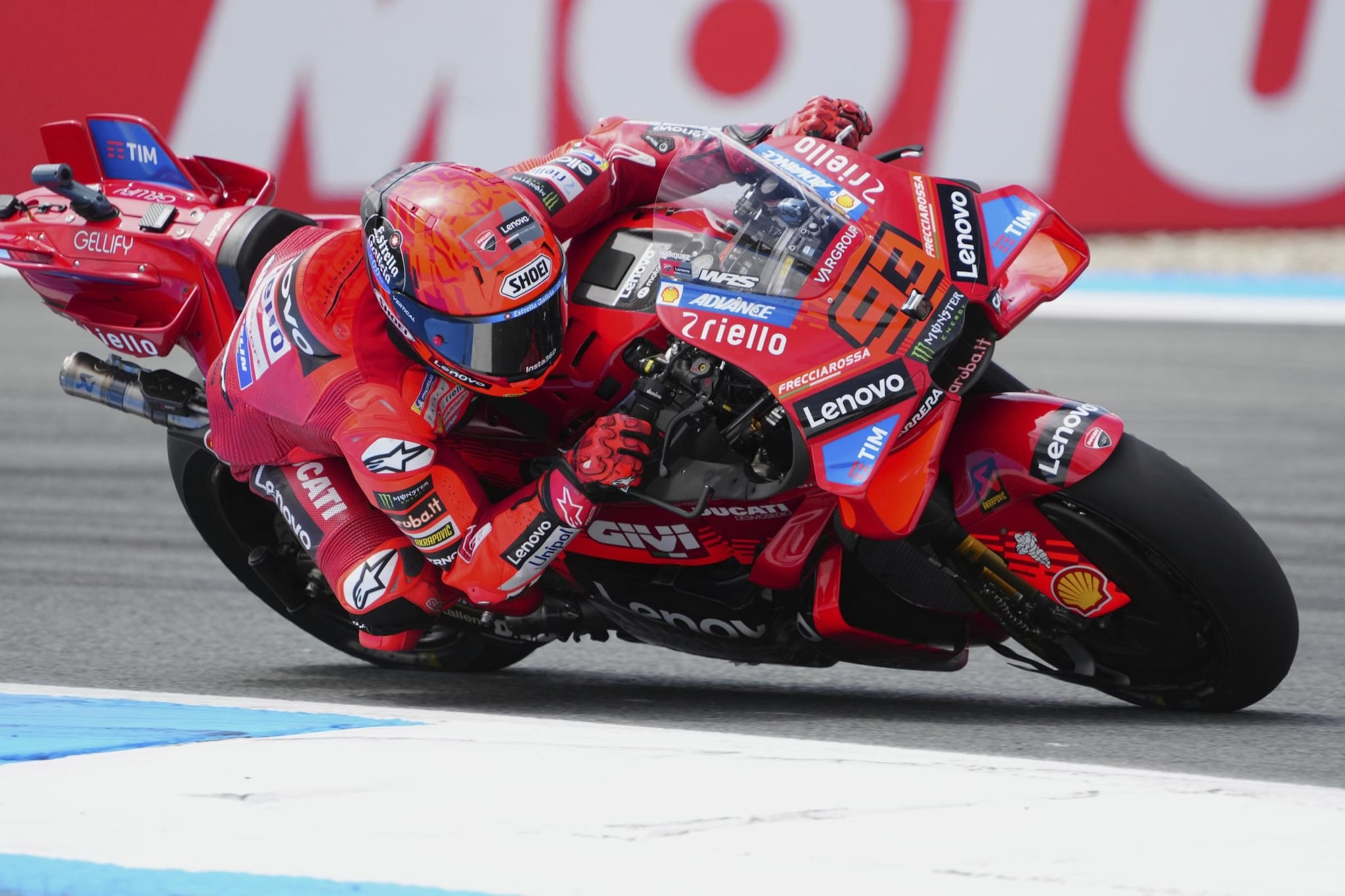 MotoGP, Marc Marquez vince il GP d'Ungheria: a podio Acosta e Bezzecchi. Bagnaia 9°