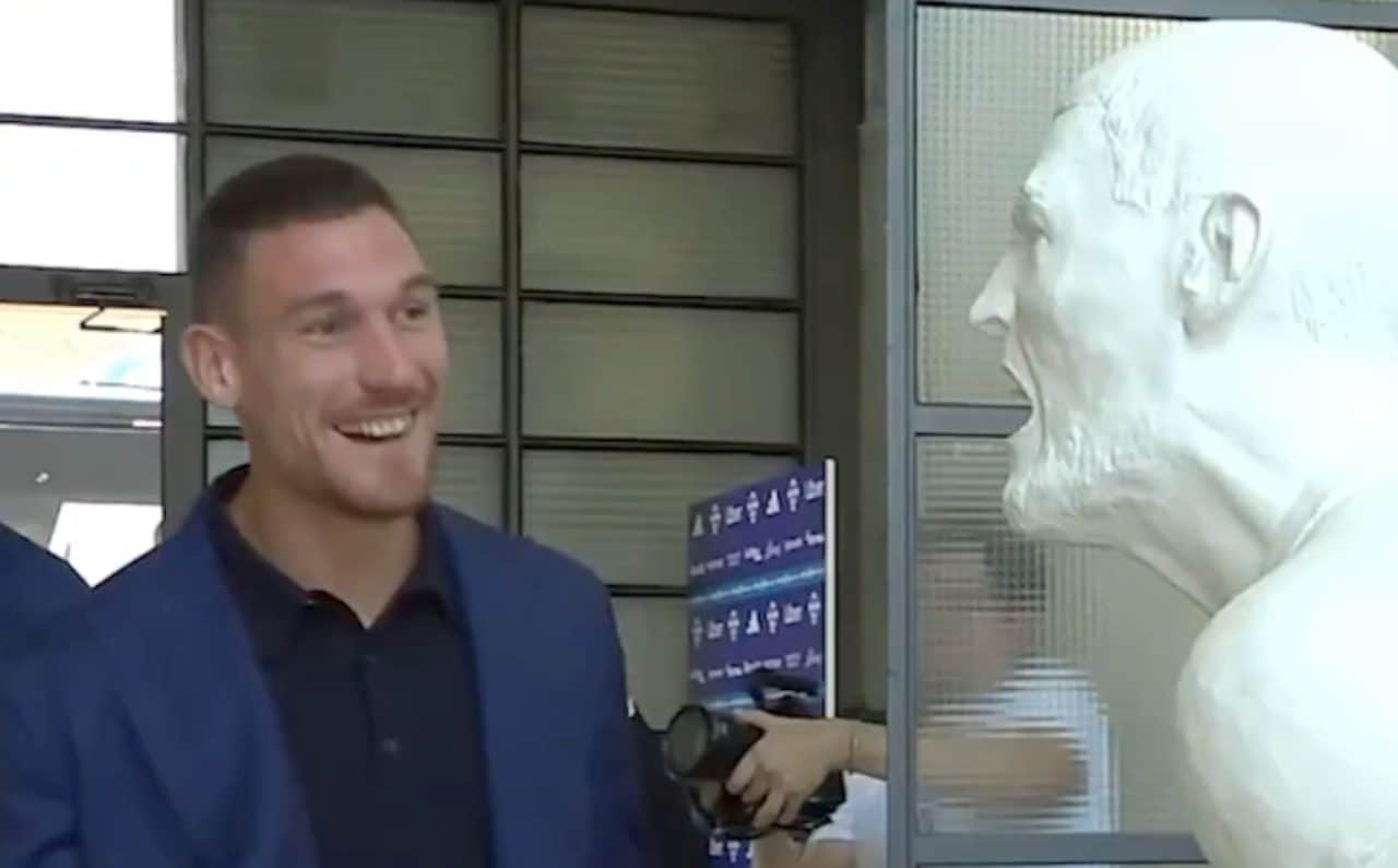 Gabrielloni entra allo stadio prima di Como-Lazio: trova una statua, non crede ai suoi occhi