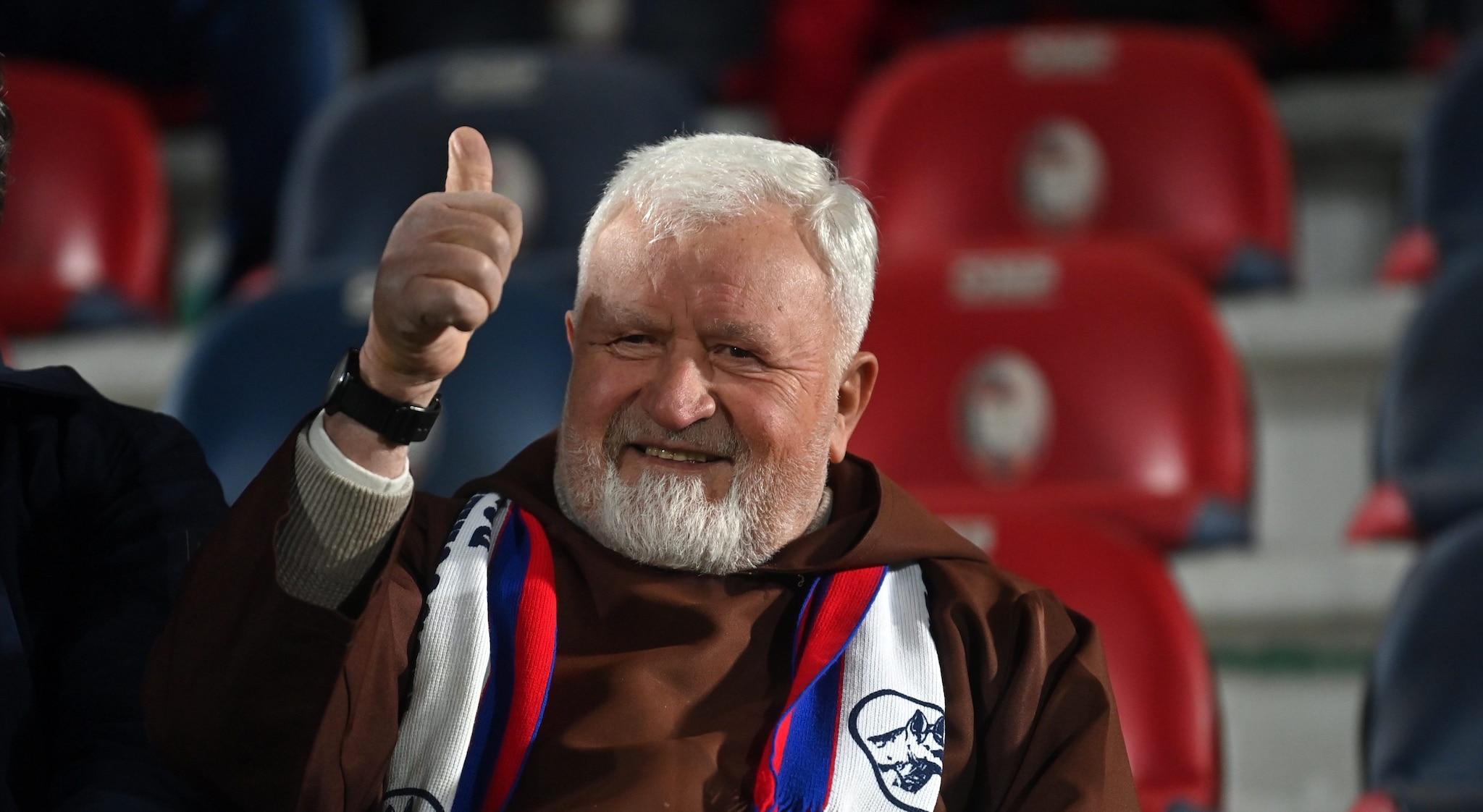 Morto Padre Fedele, il frate ultrà del Cosenza che aveva dedicato tutta ...