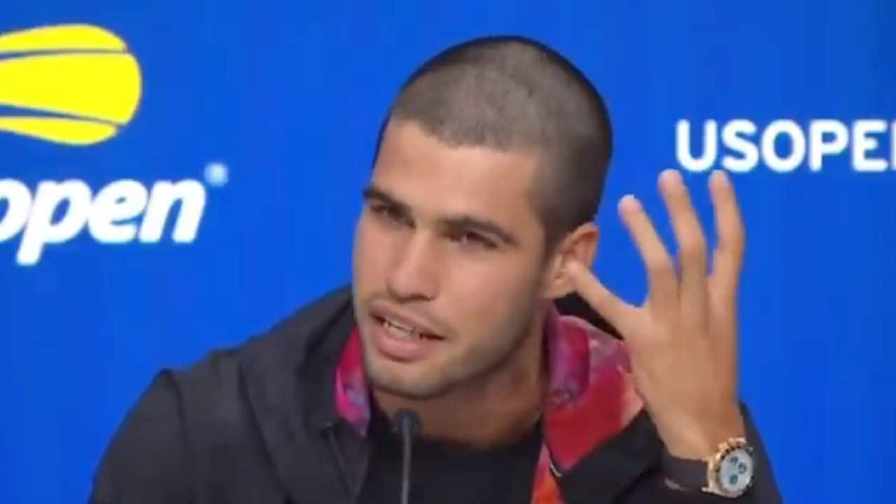 Carlos Alcaraz ha trovato il modo per migliorare l'inglese: "Prima venivo qui tutto sudato"