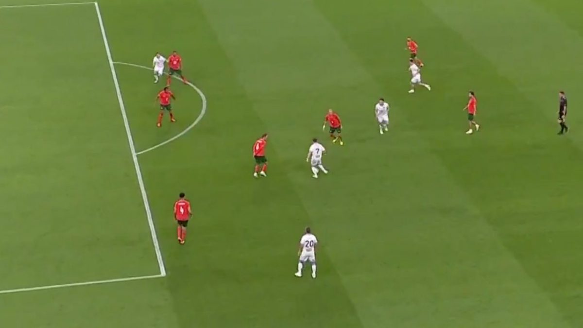 Del Piero in campo a 50 anni incanta ancora, vede spazi che non ci sono ...