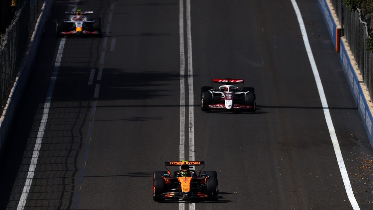 Cambia la griglia di partenza del GP di Baku: rispunta il mini-drs e arriva la squalifica