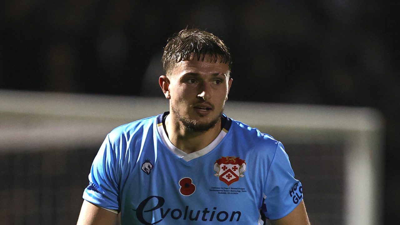 Lewis White sbaglia città dove deve giocare in trasferta: hanno lo ...