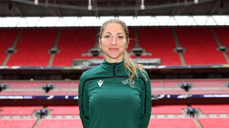 Manuela Nicolosi: "Mi dicevano: colpa tua che vuoi fare l'arbitra. Ma ...