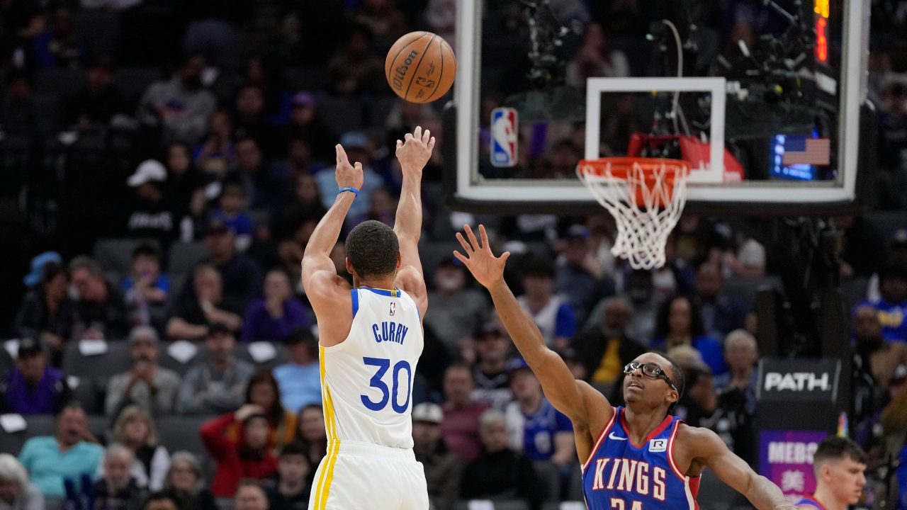 L'NBA cambia la regola sui tiri da metà campo per rendere il gioco ...