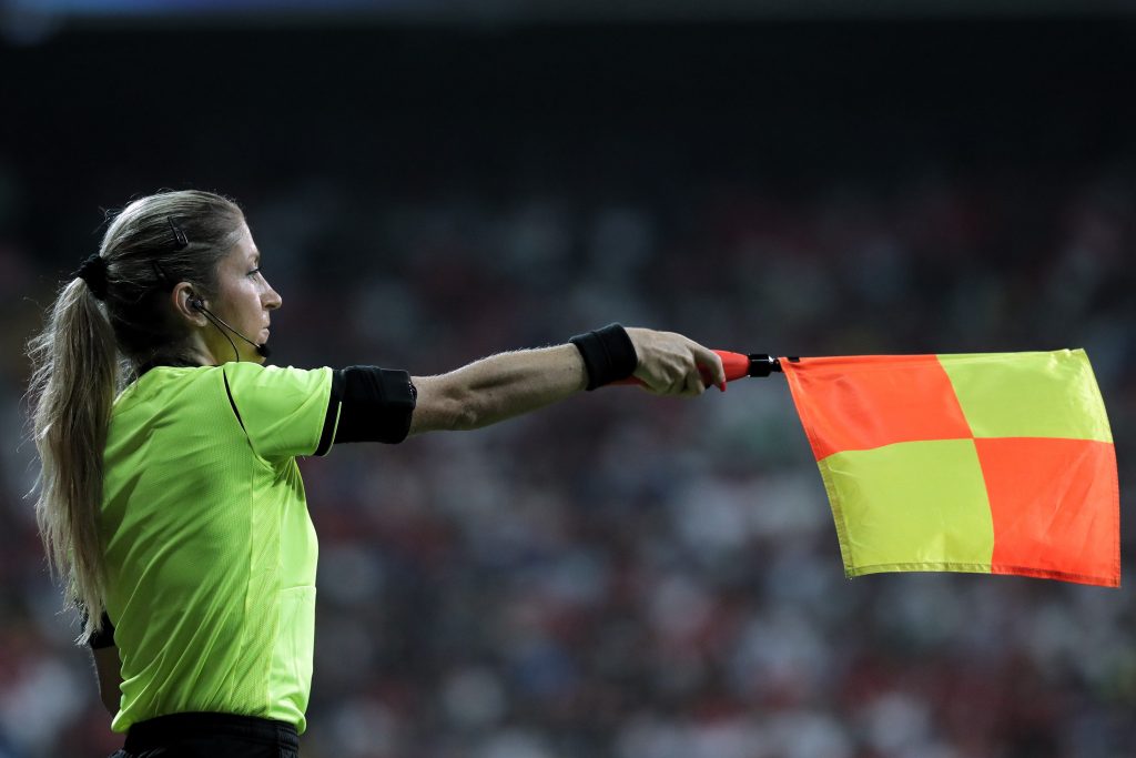 Manuela Nicolosi: "Mi dicevano: colpa tua che vuoi fare l'arbitra. Ma ...