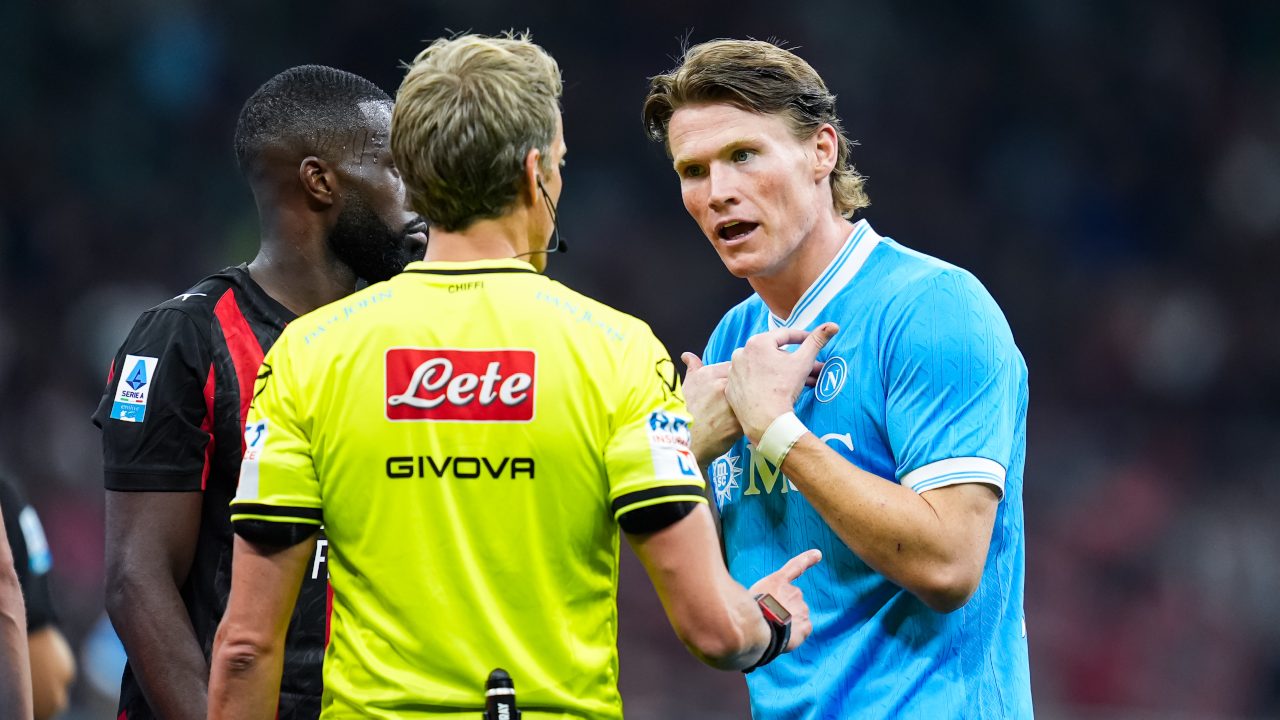 Perché il VAR non è intervenuto in Milan-Napoli sul contatto Tomori ...