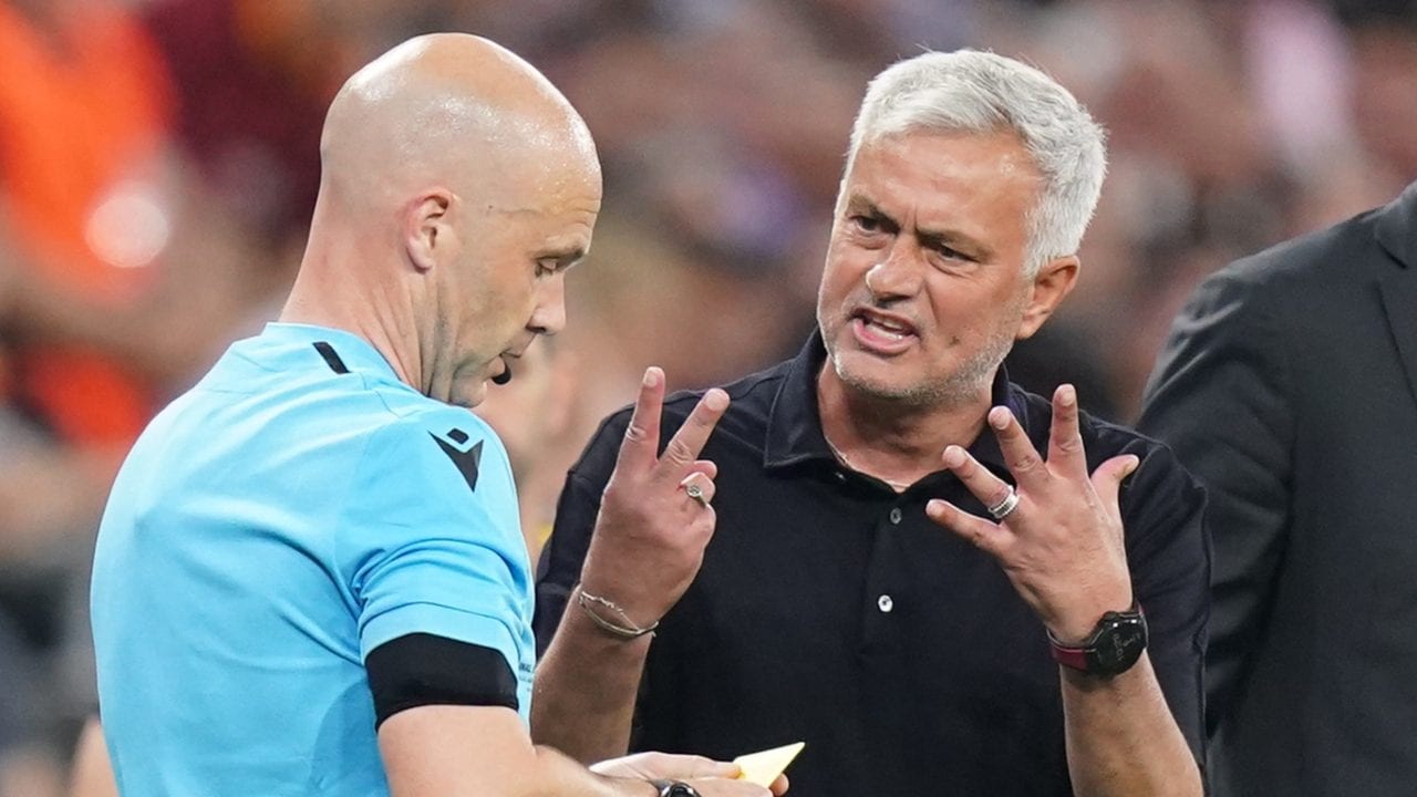 L'arbitro Taylor su Roma-Siviglia: "Non feci errori gravi ma Mourinho ...