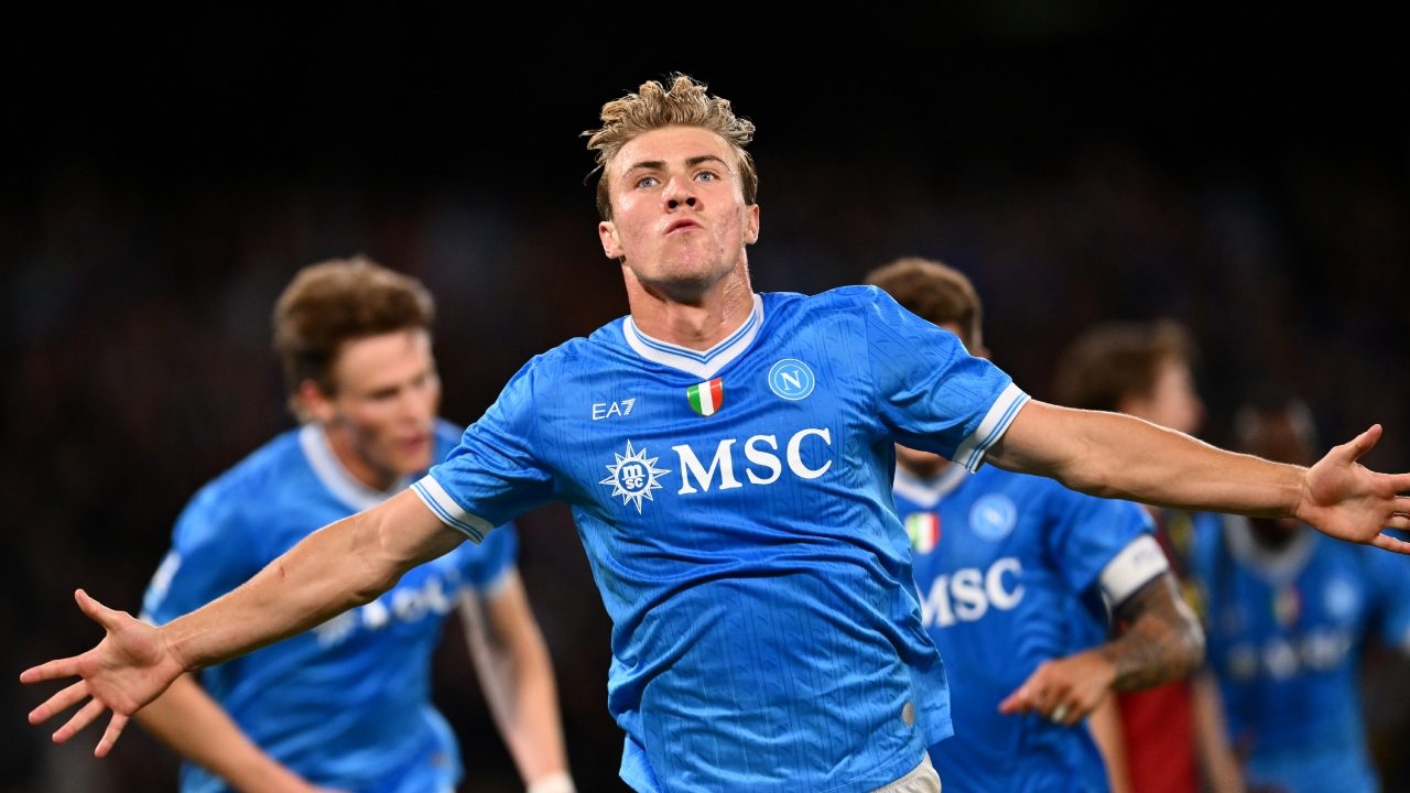 Il Napoli ribalta il Genoa al Maradona nella ripresa: azzurri in testa ...