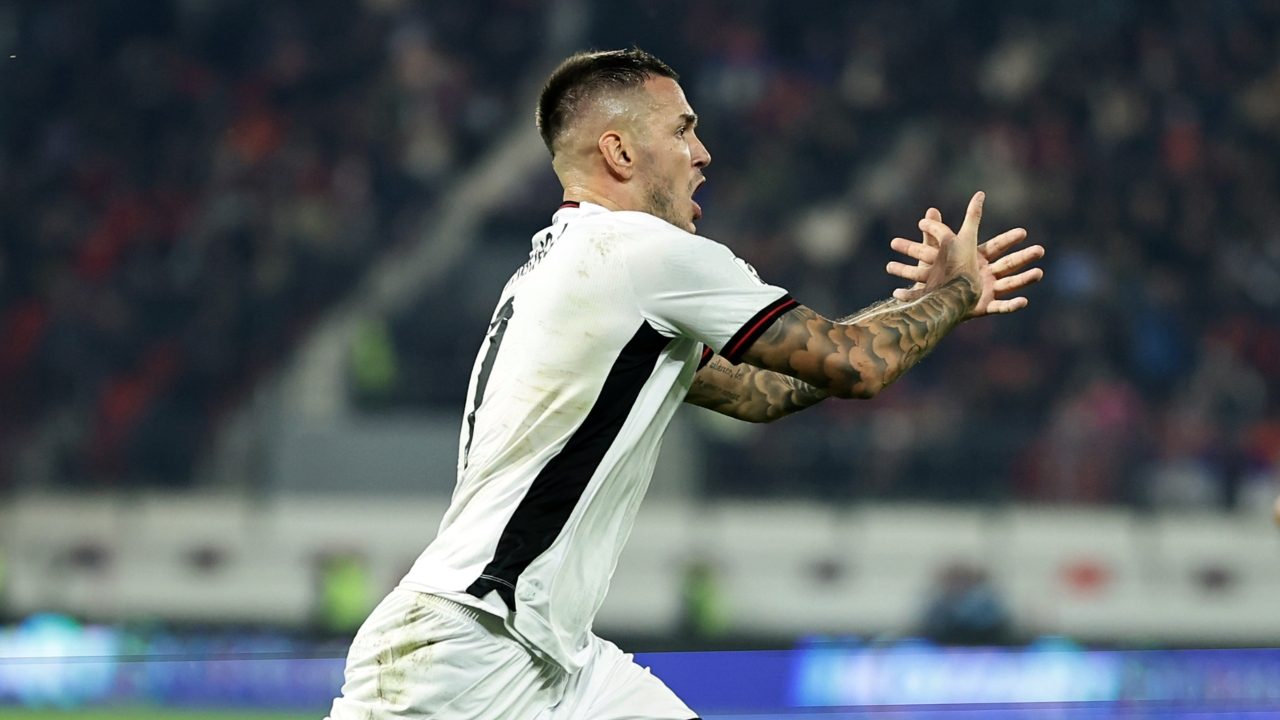 Rey Manaj segna un gol pesante e festeggia con il gesto dell'aquila: l ...