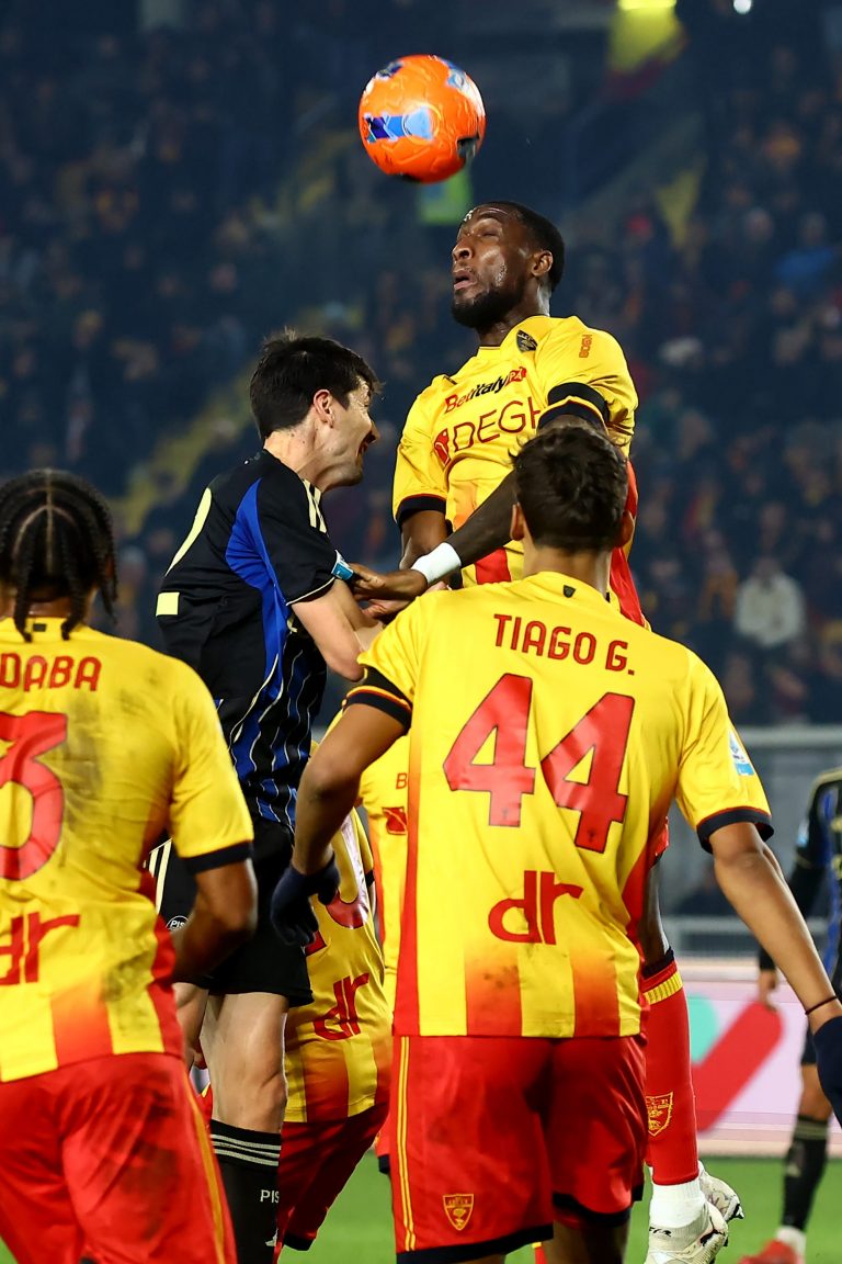 Gaspar protesta nel finale di Lecce-Pisa e viene ammonito: era ...