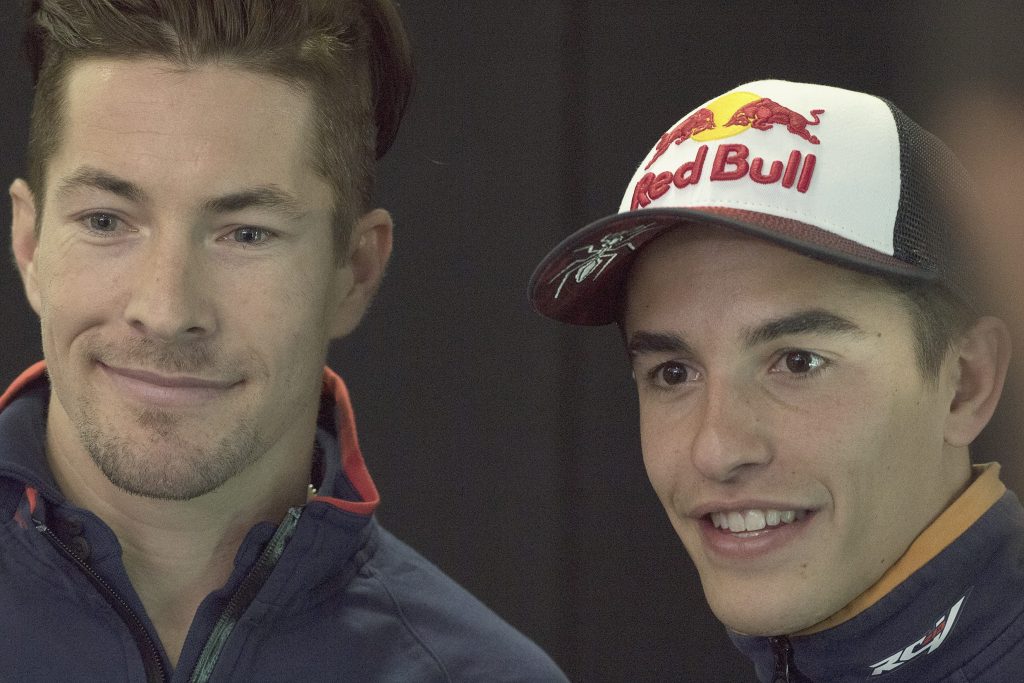 Marc Marquez va a dare un bacio alla moto di Nicky Hayden al GP di ...