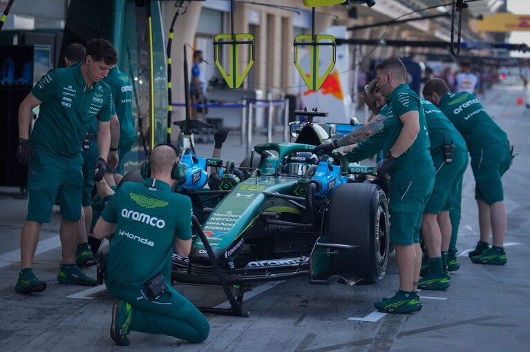 L'Aston Martin "si smonta in pista": Alonso e Stroll rischiano danni ...