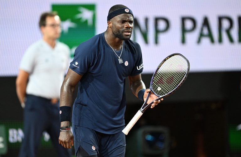 Arnaldi epico al Roland Garros: vince in rimonta la maratona con Tiafoe ...