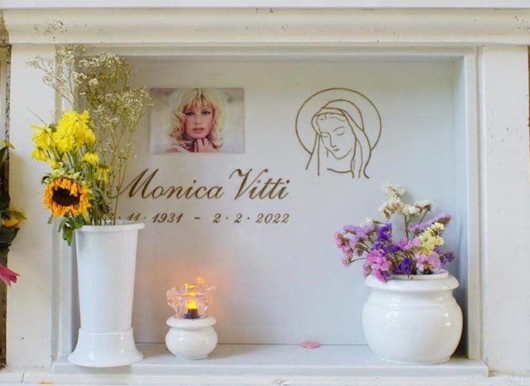 La nuova tomba di Monica Vitti al cimitero del Verano: dove si trova e ...