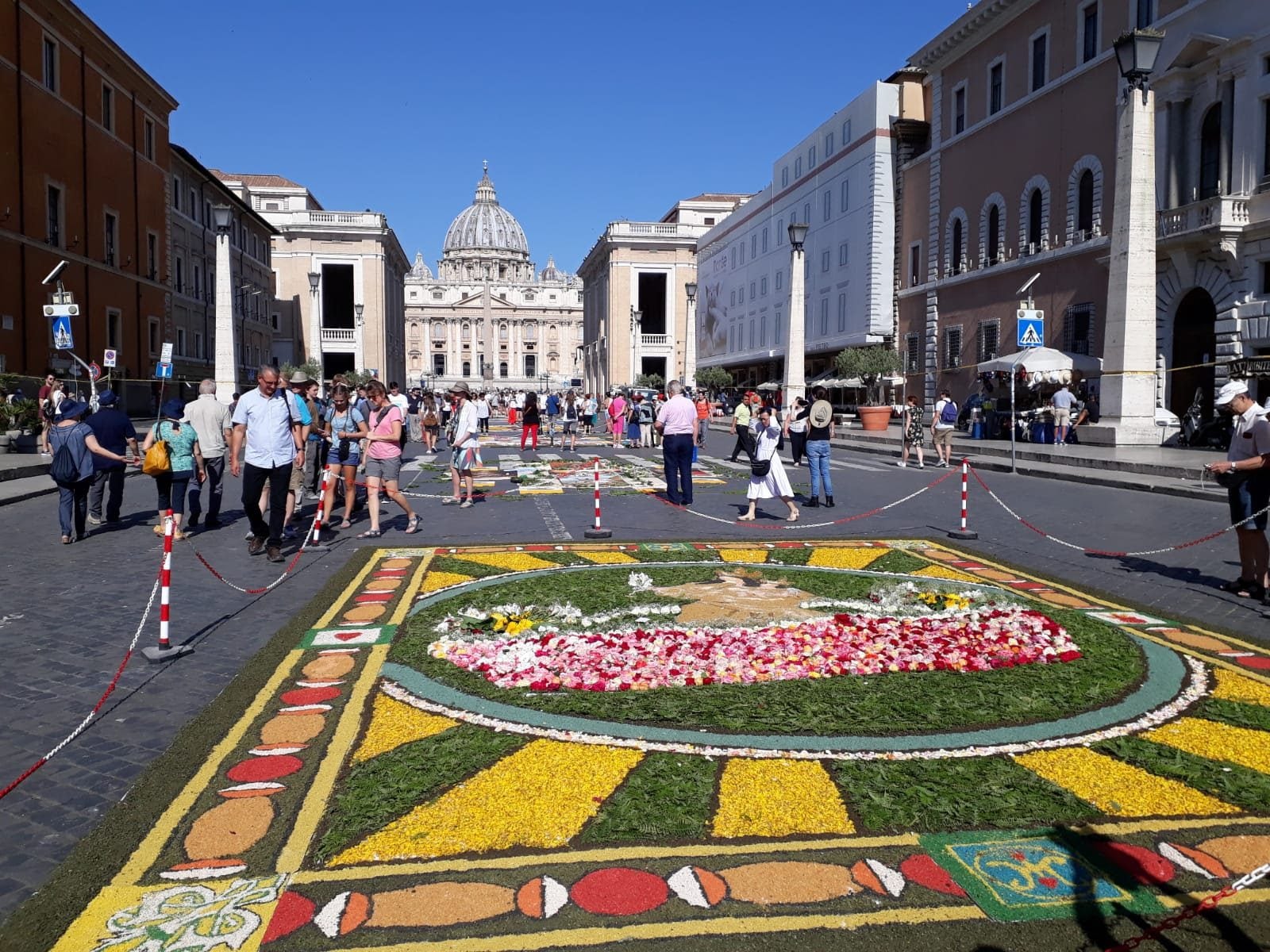 Infiorata storica di Roma 29 giugno: strade di petali per la festa dei ...