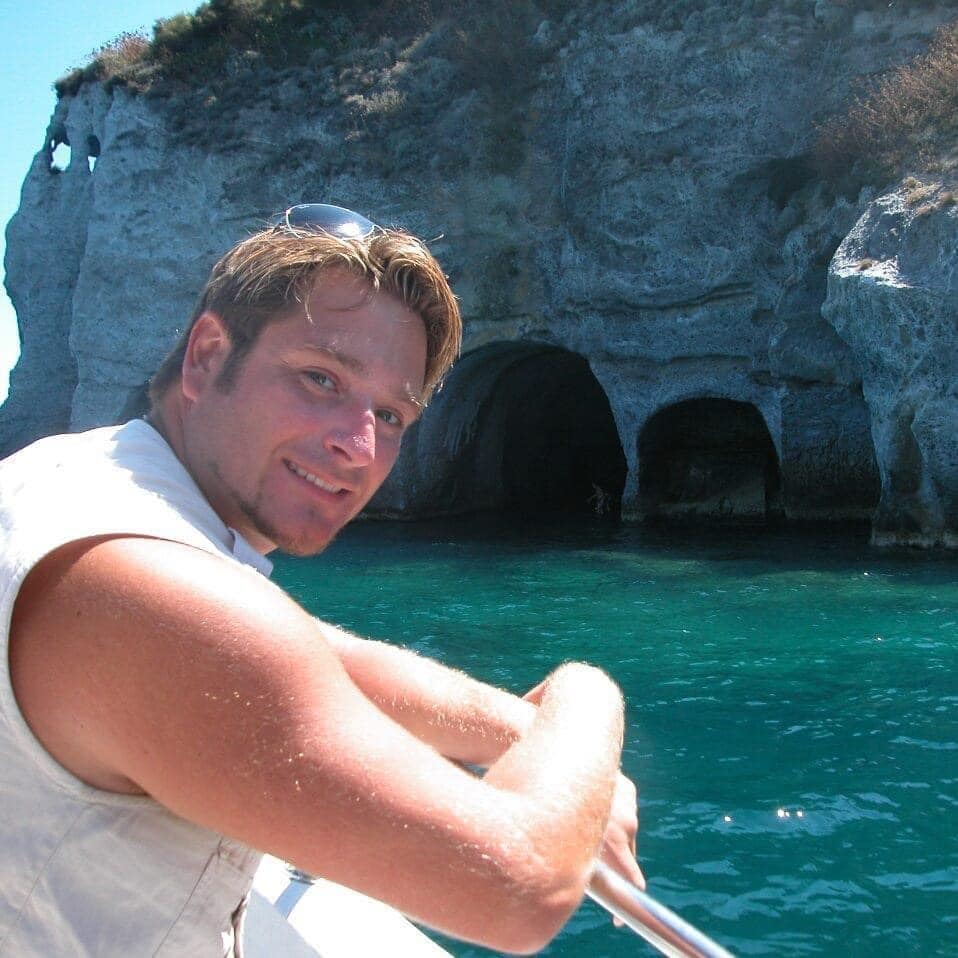 Allumiere, David Conti cade da una finestra e muore: era andato a ...