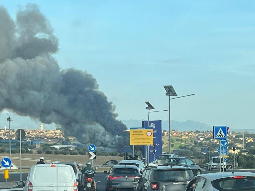 Incendio a Roma, a fuoco il Golf Club Marco Simone di Guidonia: ha ...