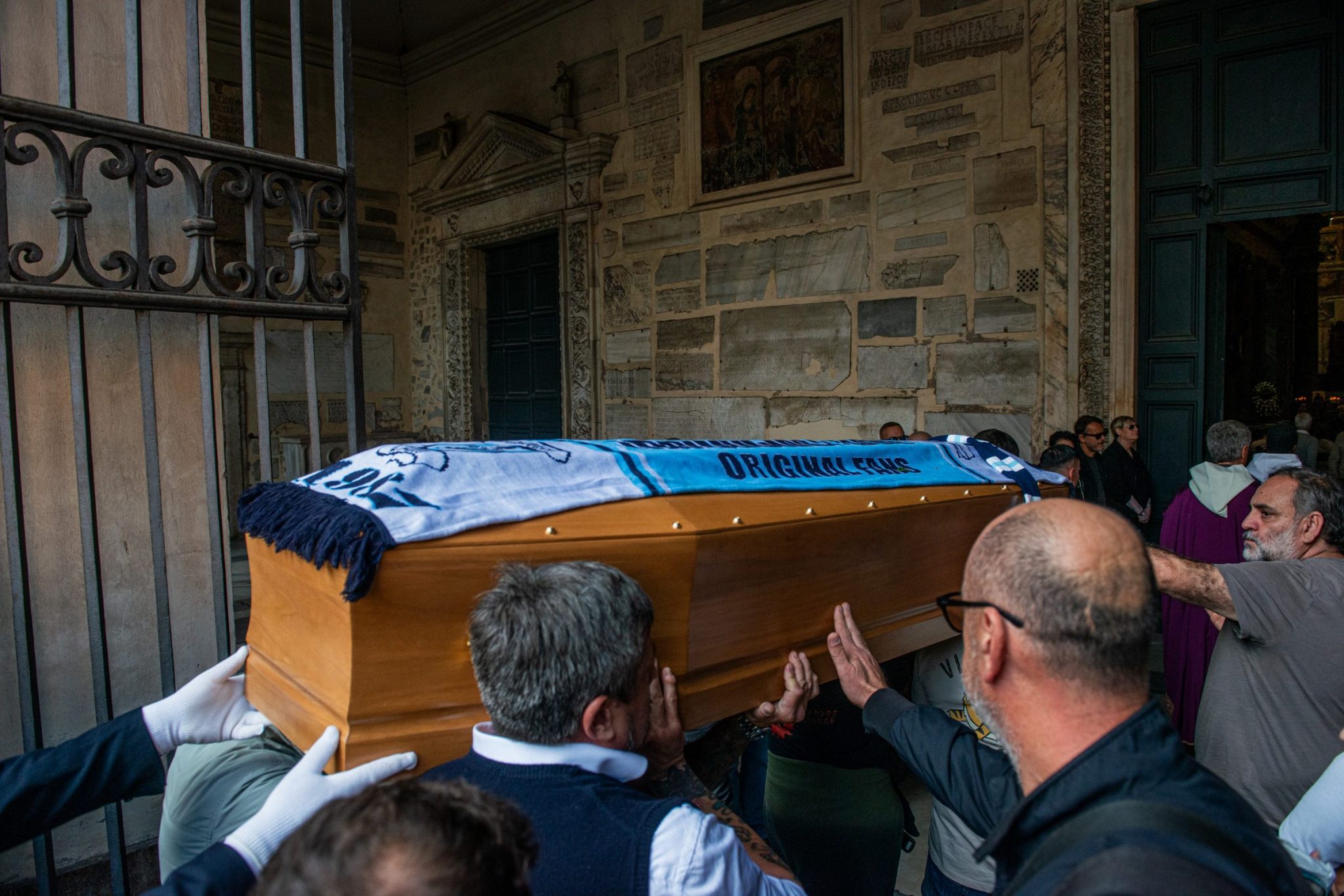 Funerali di Adamo Dionisi, molti personaggi del cinema e gli ...