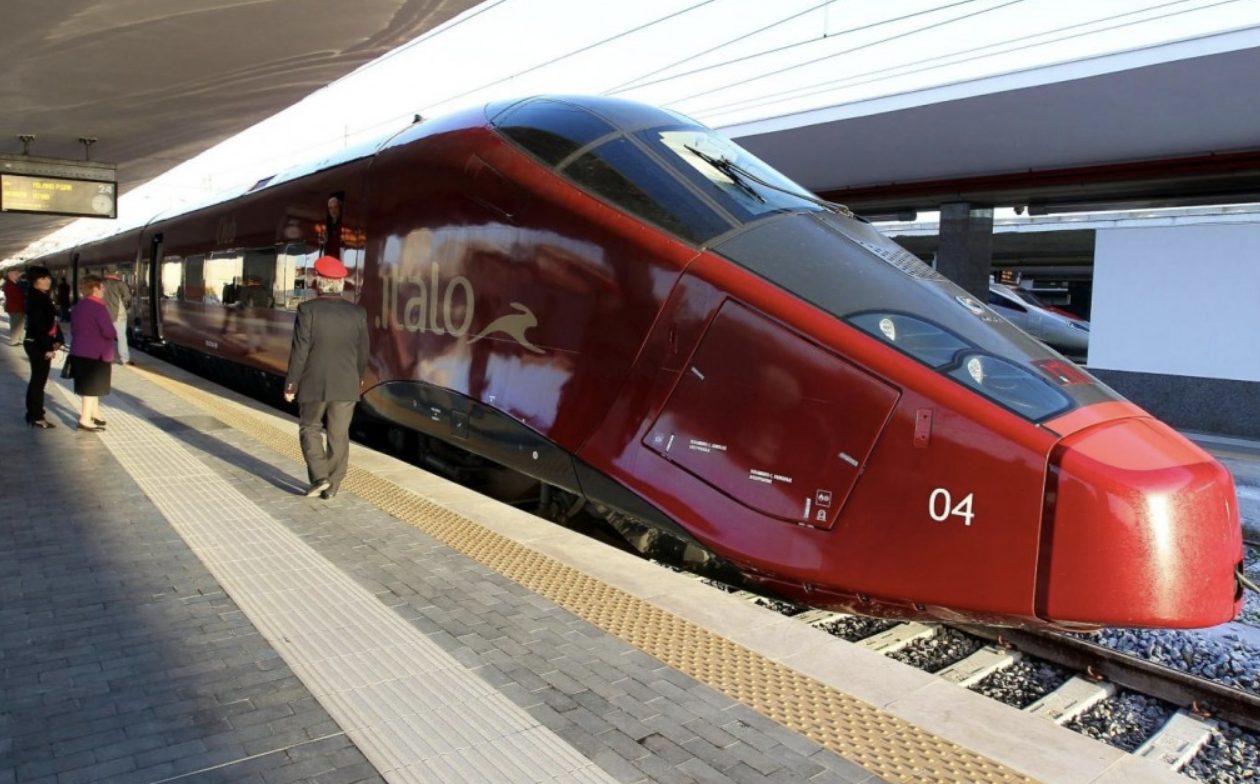 Guasto sulla linea dell'Alta velocità Napoli-Roma: treni con ritardi di due ore, caos a Termini