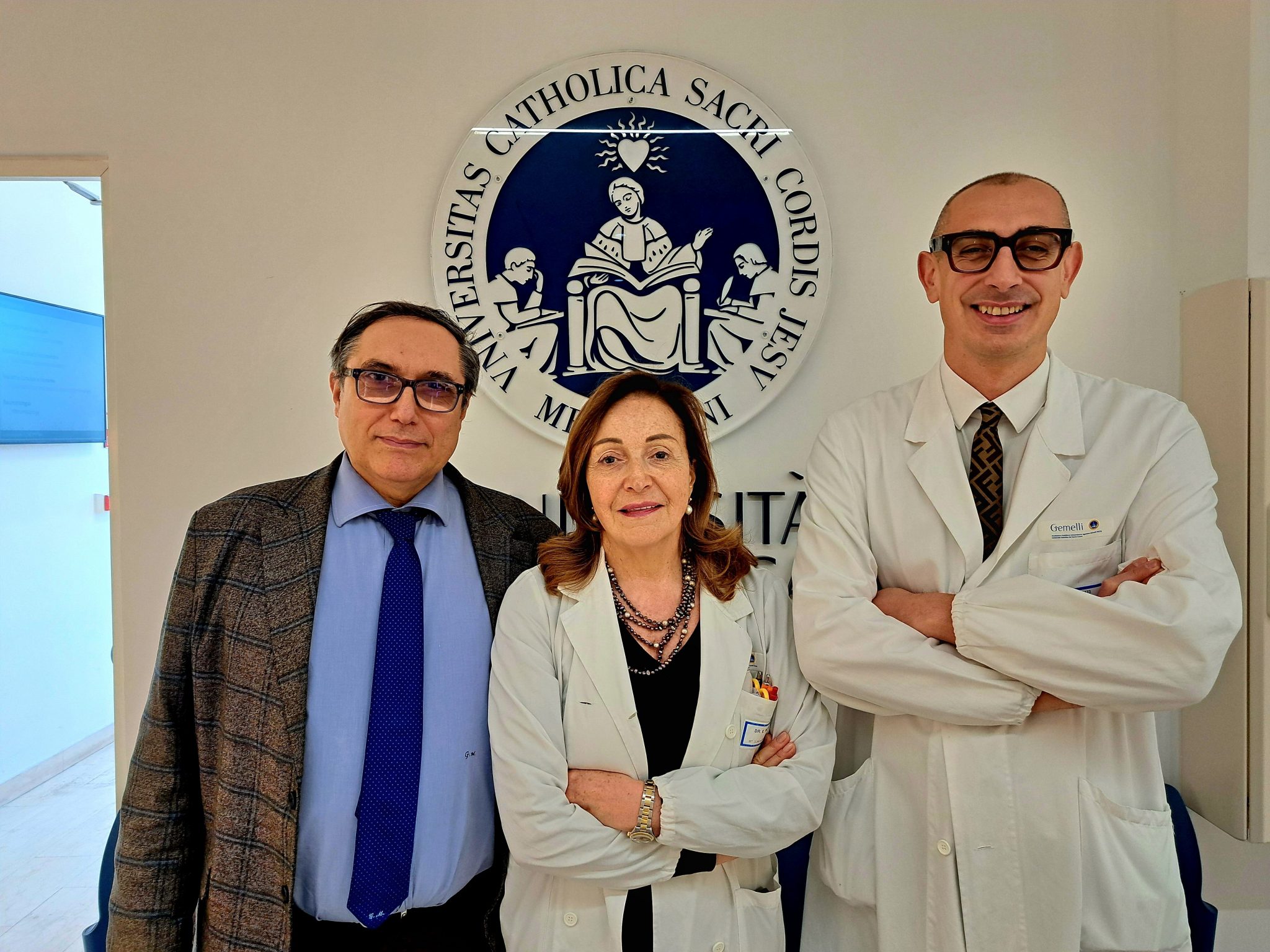 Arriva al Gemelli con un'infezione "mangia-carne" ad una gamba: medici ...