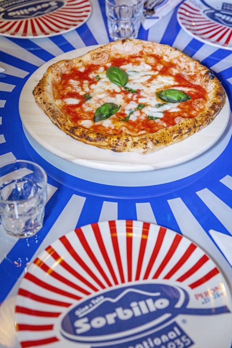 La pizzeria Sorbillo apre anche a Roma Termini: prezzi e quali pizze ci ...