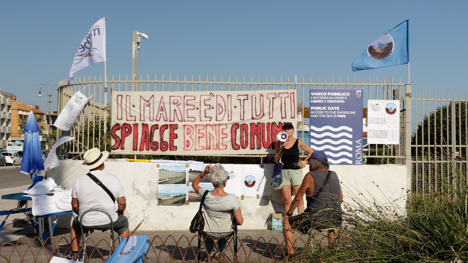 Presa della battigia di Ostia: "Ci sono più stabilimenti che spiagge ...