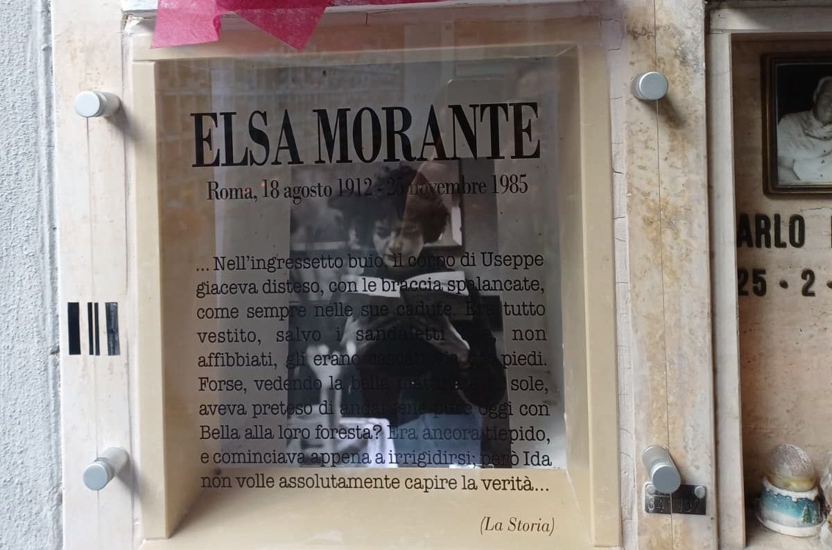 Elsa Morante, il loculo vuoto e dimenticato al Verano: Ama lo restaura ...