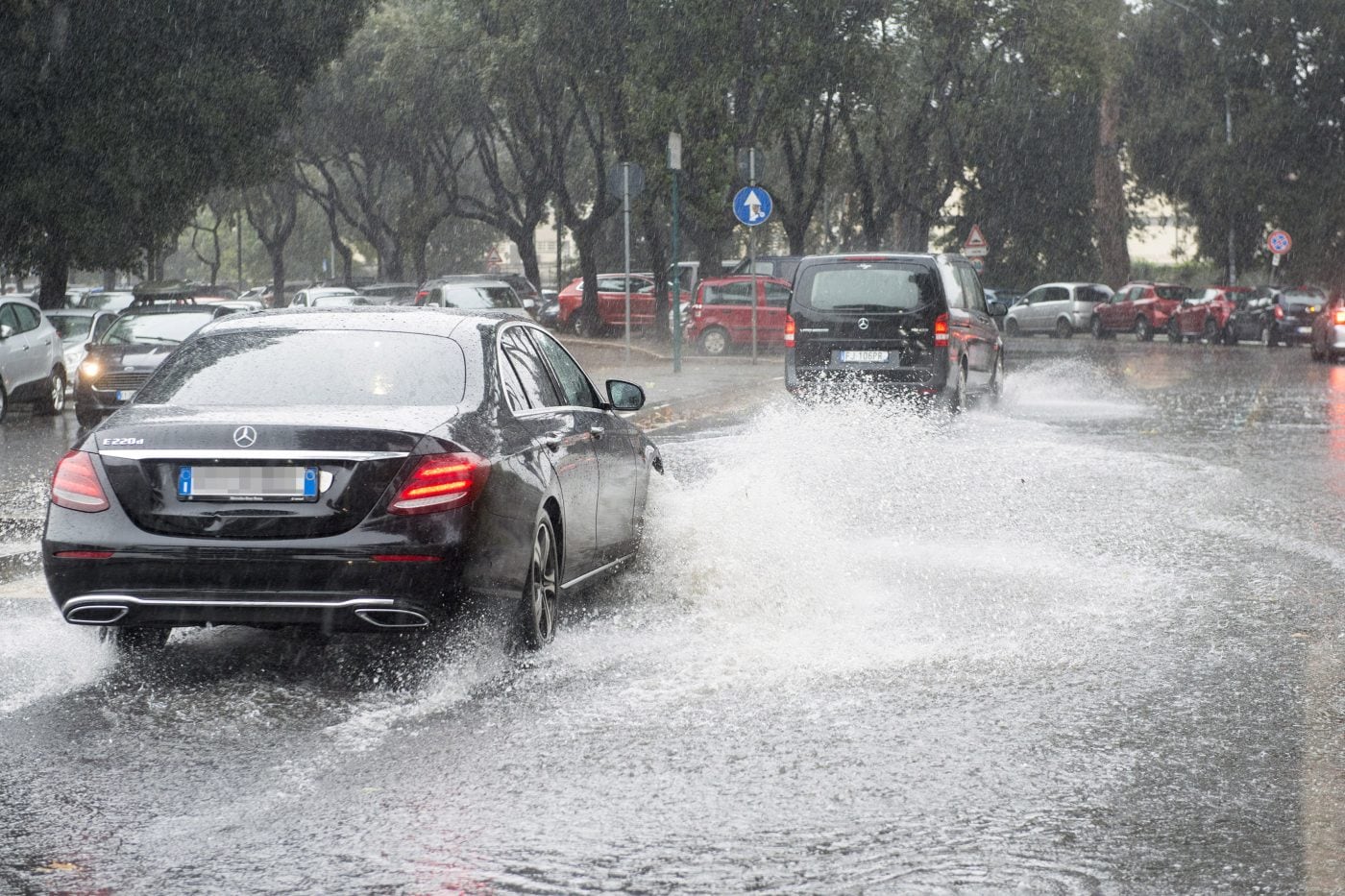 Maltempo a Roma e nel Lazio, strade allagate e traffico in tilt: lunghe ...