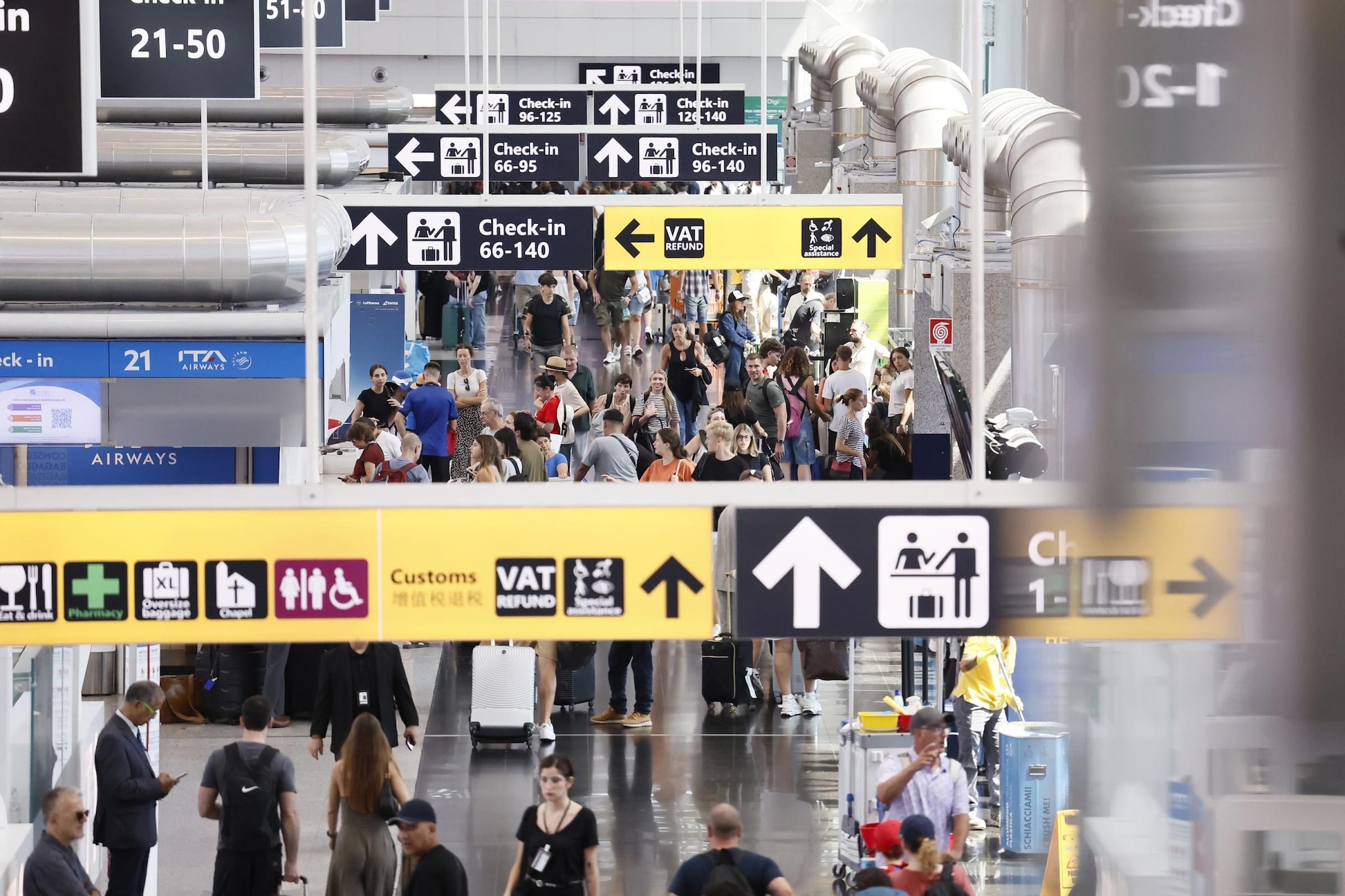 Tragedia in aeroporto a Fiumicino, bimbo di pochi mesi ha un malore e muore