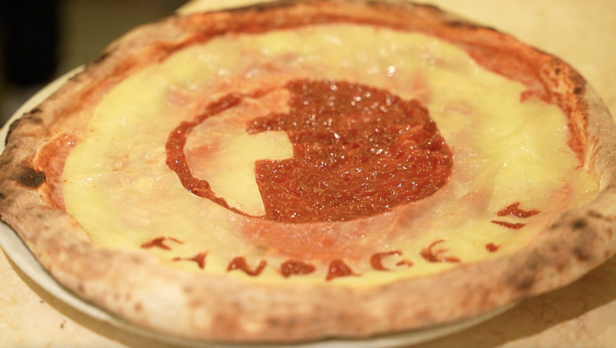 A 20 anni è il campione del mondo di pizza acrobatica: "Non è solo un impasto da mangiare"