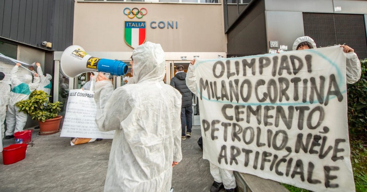 Attivisti di Fridays for Future occupano la sede Coni: "Olimpiadi sono ...