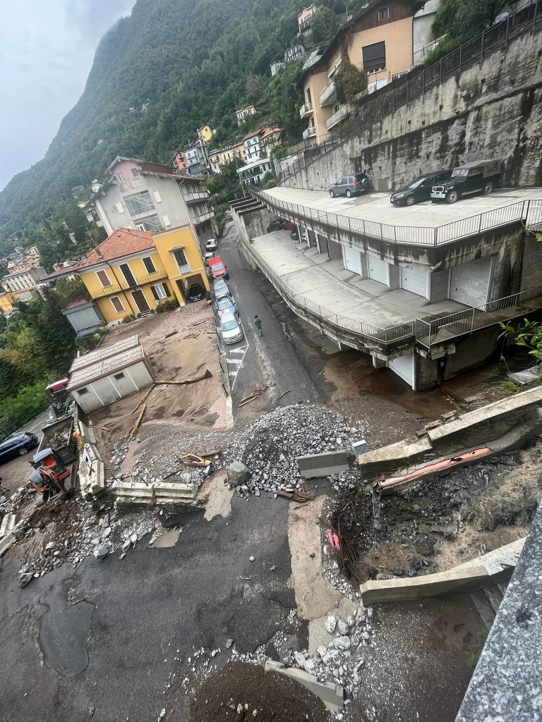 Maltempo Como, a Blevio fiumi di fango inondano le strade: il video