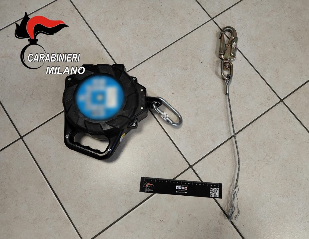 Il video della folle trappola a Milano, un cavo teso in mezzo alla ...