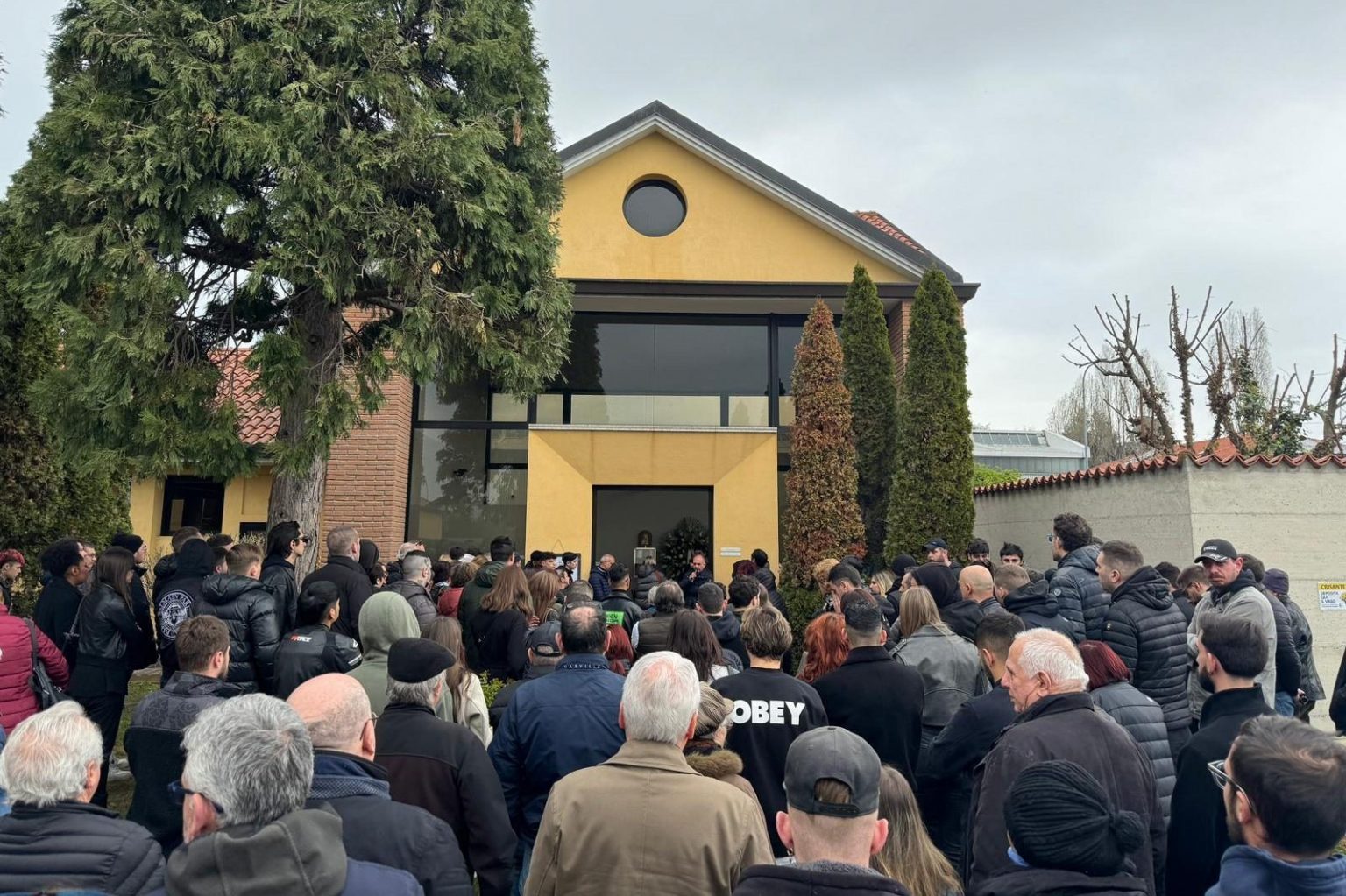 Il funerale di Jordan Jeffrey Baby, il trapper morto a 26 anni in ...