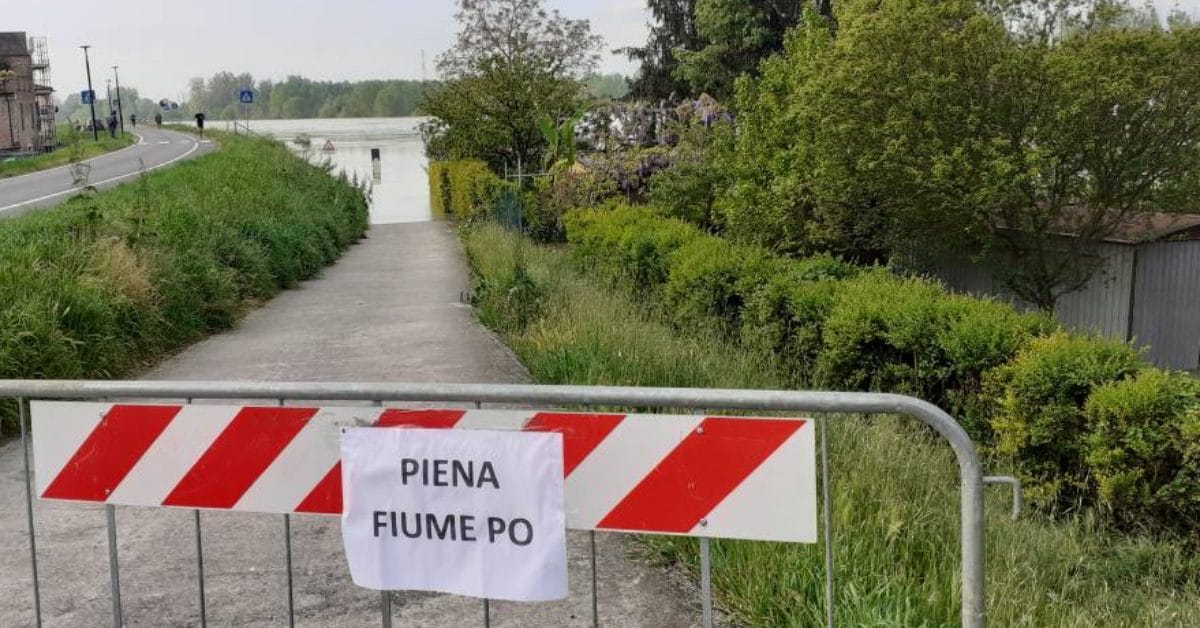 Maltempo in Lombardia, allerta rossa per la piena del Po: fiume a ...