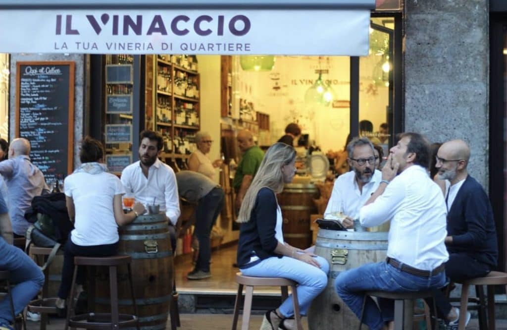 Guida per sopravvivere al Fuorisalone 2025 a Milano: quali sono i locali e quartieri fuori dal caos