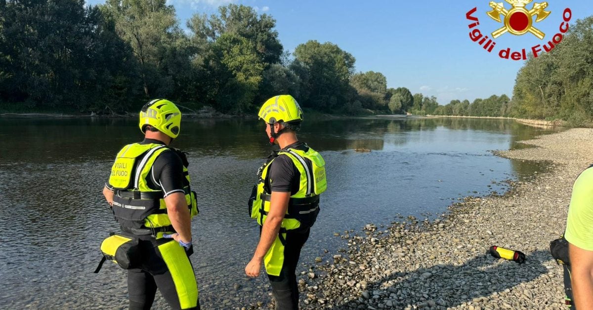 Si tuffa nel fiume Adda e rimane sott'acqua per 20 minuti a causa di ...