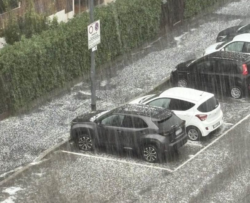 Maltempo a Milano, pioggia e grandine colpiscono la città: prosegue l ...