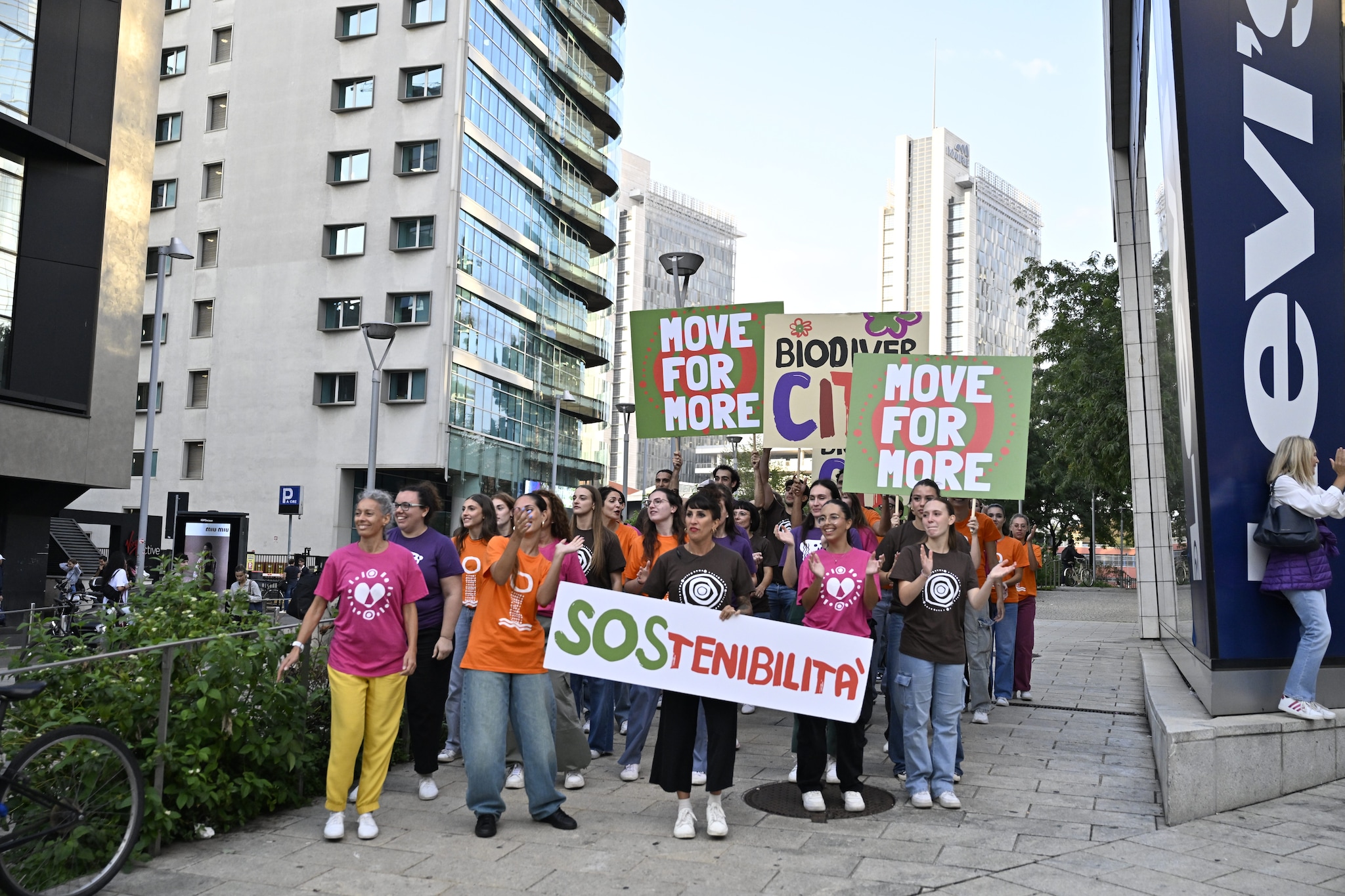 A Milano ha debuttato la Colorfuture Parade, la prima parata urbana per ...