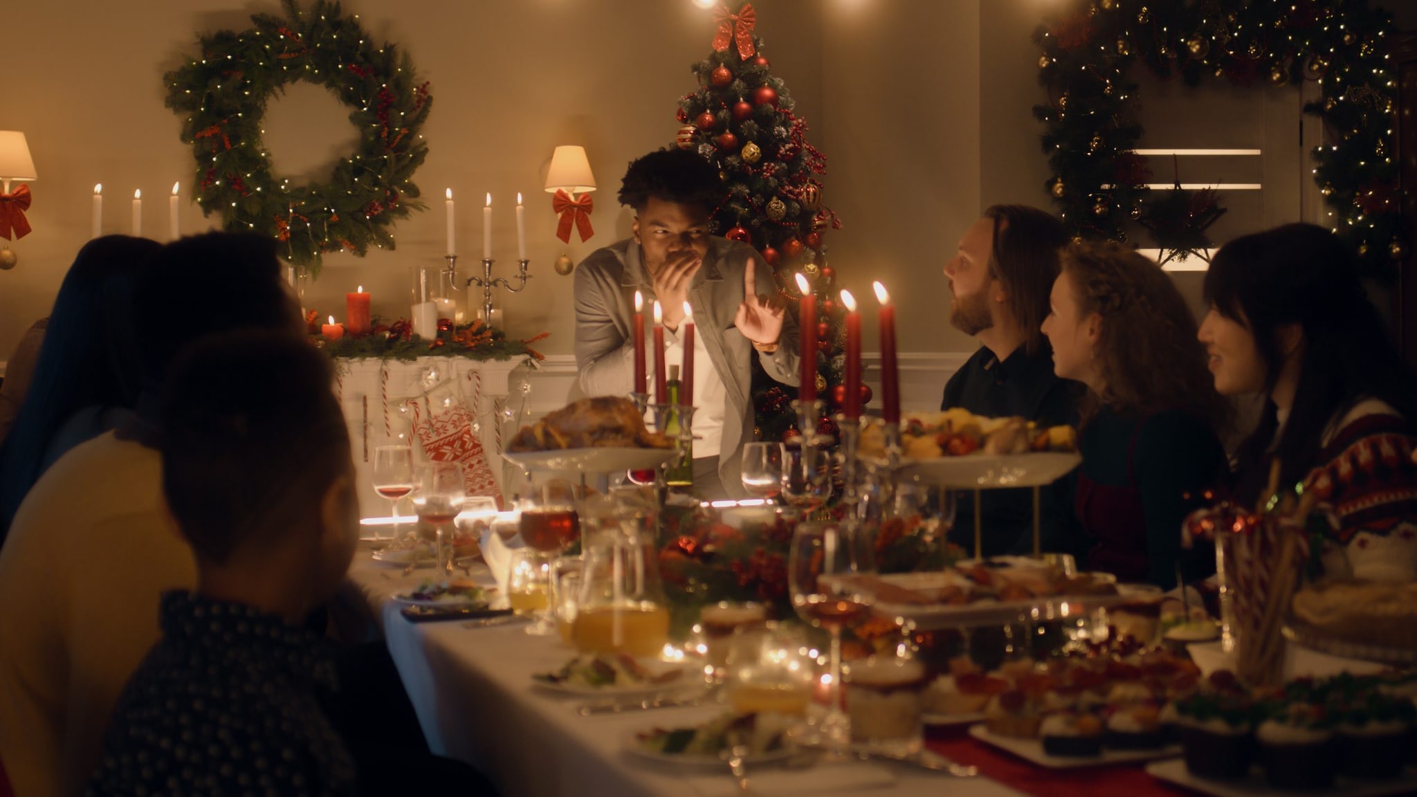 Organizza la cena della vigilia di Natale con sconosciuti, l'idea di ...