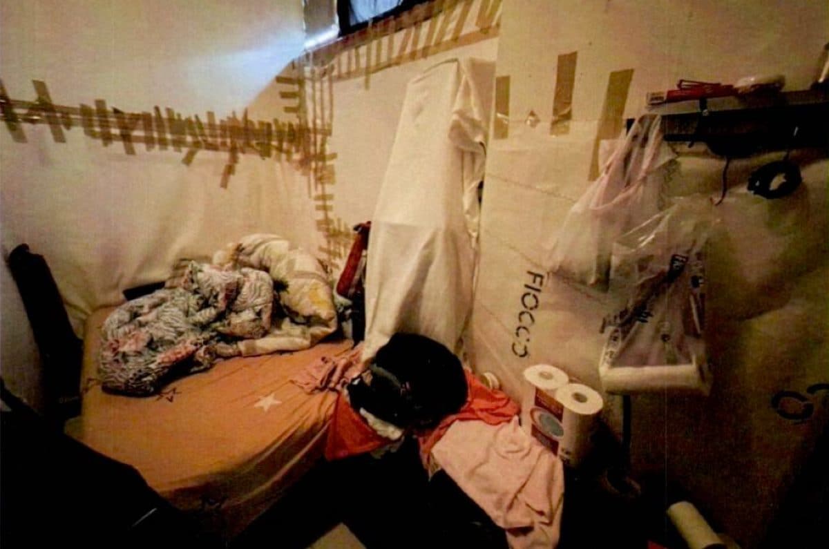 Dormitori abusivi, salari da 5 euro l’ora e turni di 14 ore: le foto ...