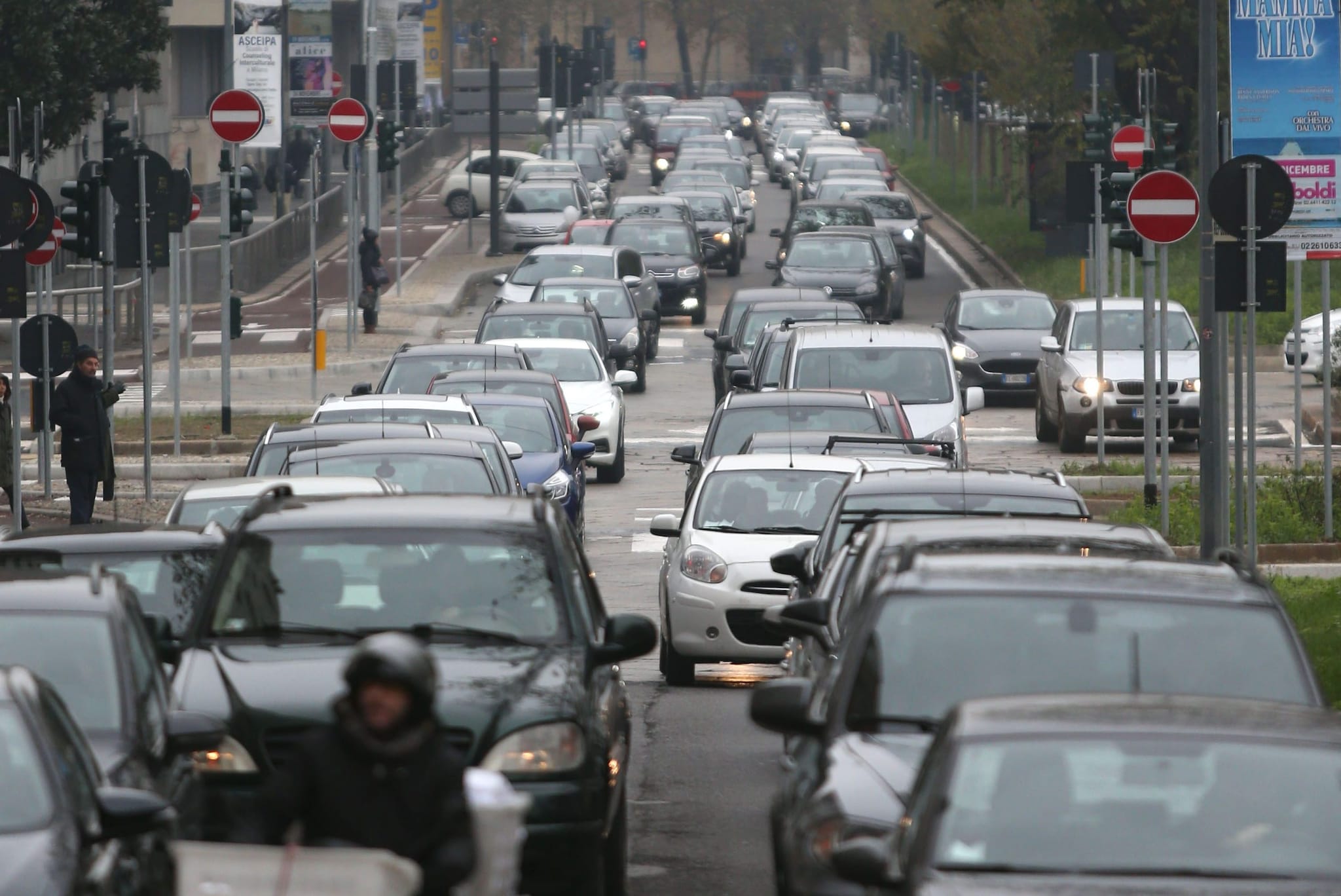Milano è tra le città più trafficate d'Europa: ecco quante ore i ...