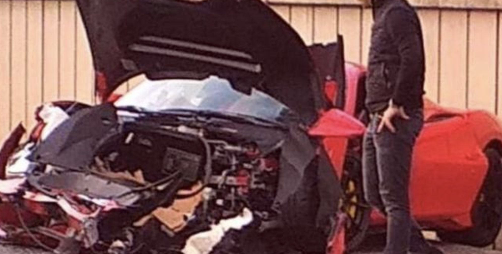 Brescia, si schianta con la Ferrari all'ingresso dell'A4: l'auto è ...