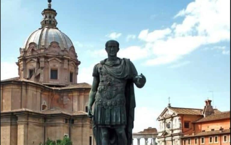 Napoli, sfregiata la statua dell'Imperatore Ottaviano Augusto di via ...