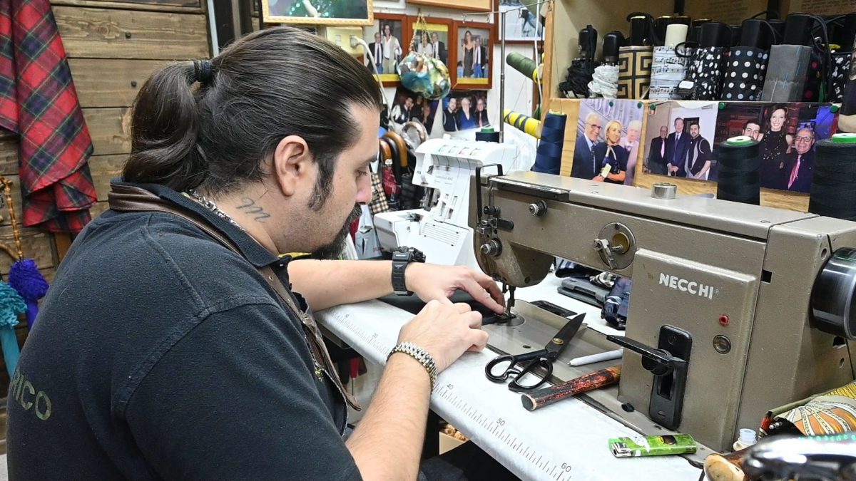 A Napoli l'artigianato dei Talarico, ombrellai dal 1860: "Cinque ...