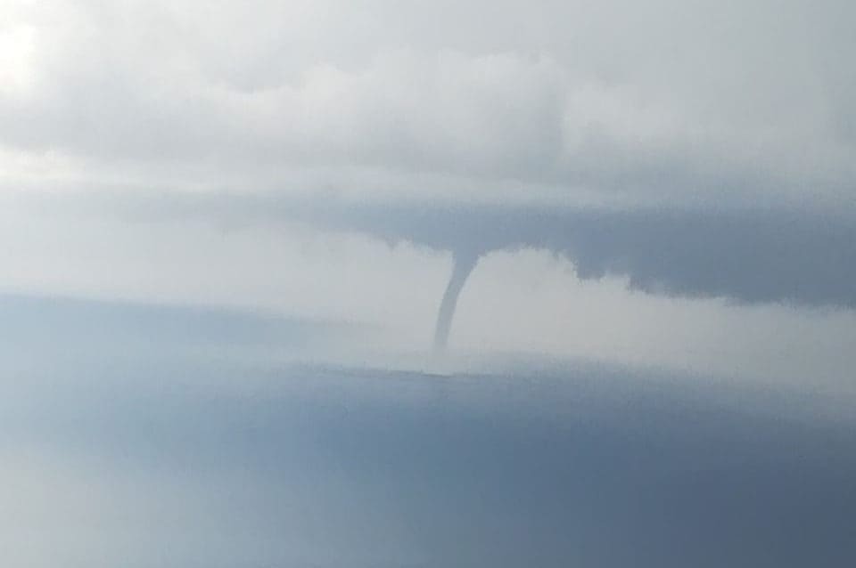 Tromba marina al largo della Costiera Amalfitana