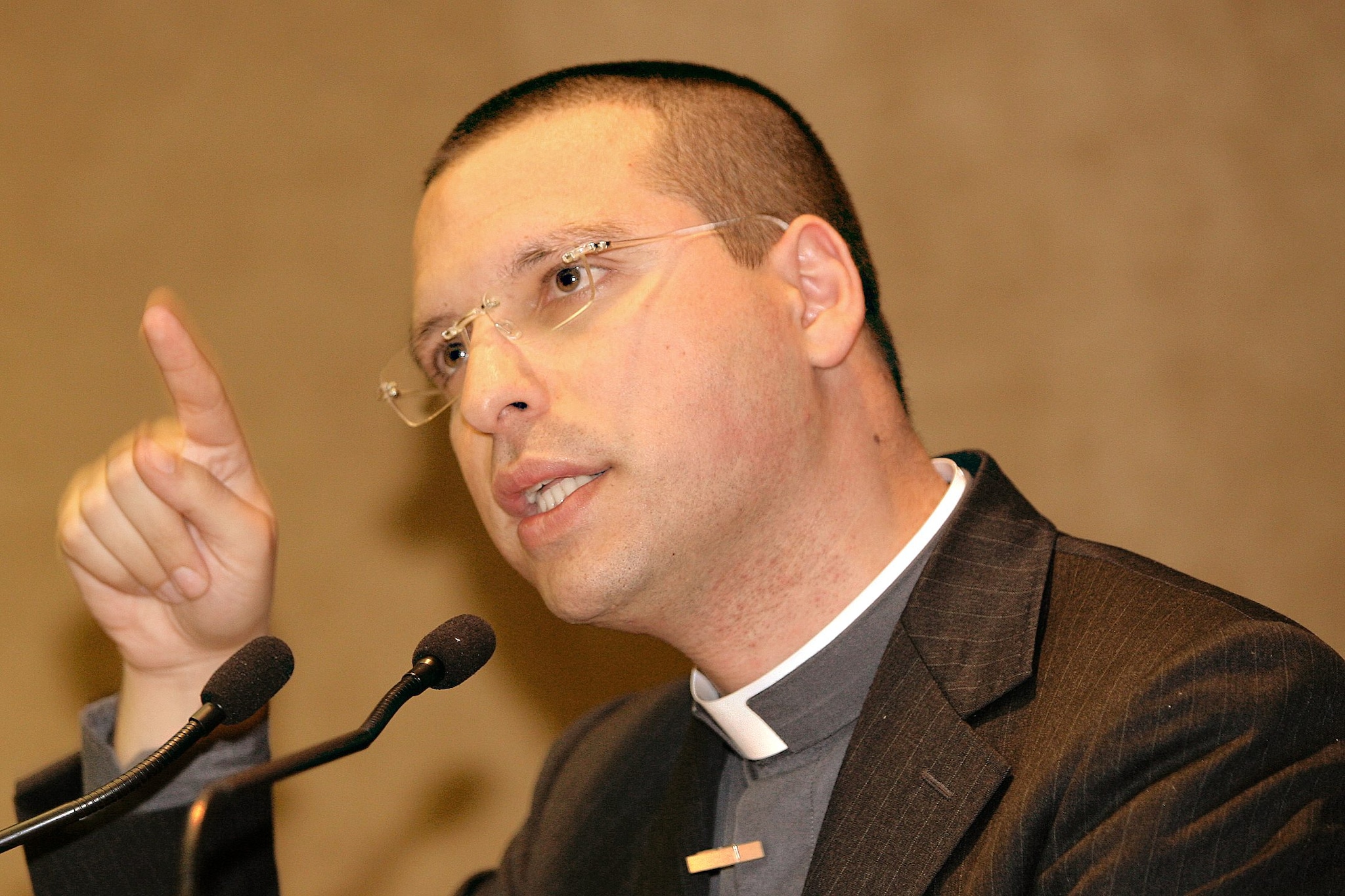 Don Luigi Merola nominato Commendatore della Repubblica dal presidente ...