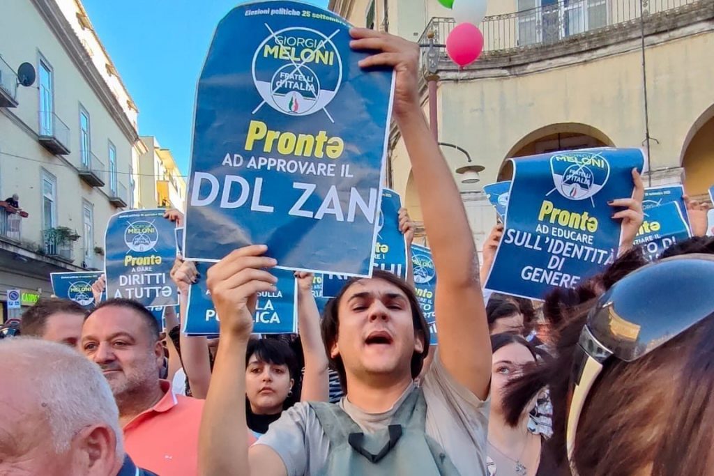 Giorgia Meloni a Napoli, comizio blindato a Bagnoli. Il centro Iskra ...