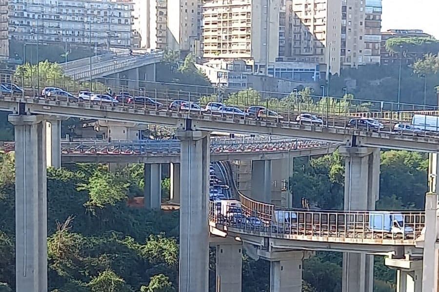 Inferno traffico al Vomero, chiusa la galleria di Via Pigna della ...